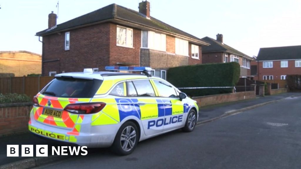 Police investigating injured woman find man's body - BBC News