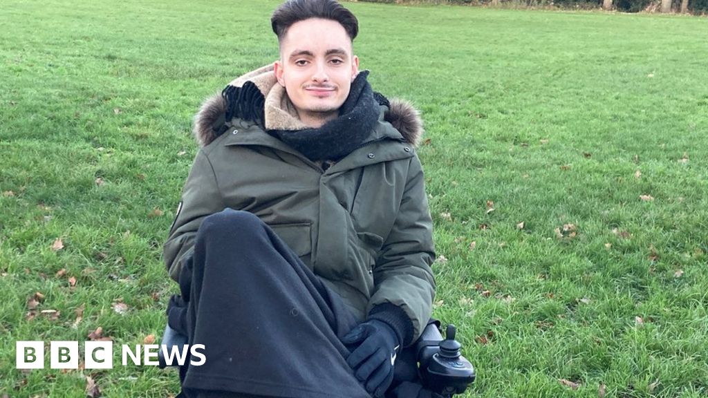 Wolverhampton teen set for leg amputation to gain independence - BBC News