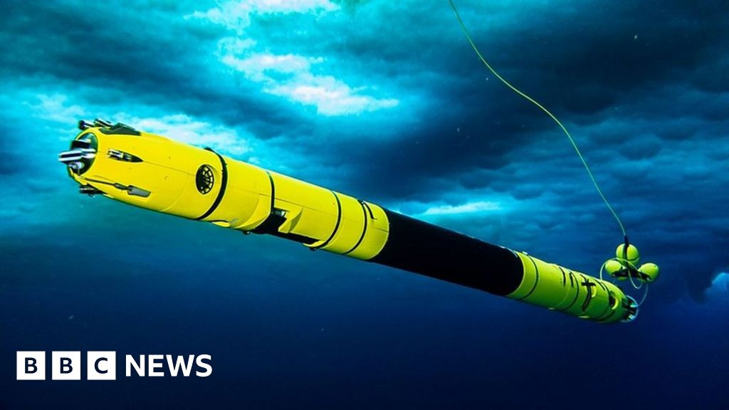 Thwaites: Ice robot reaches under mighty Antarctic glacier - BBC News