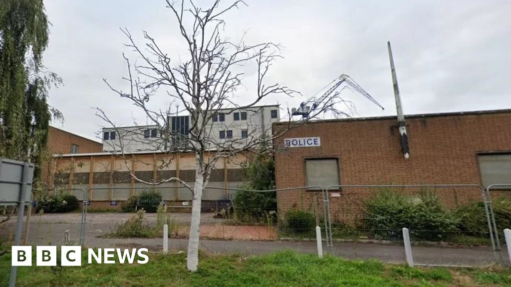 Confidential files found at derelict Exeter police station - BBC News