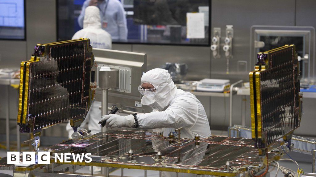 Rosalind Franklin Mars rover nears completion - BBC News