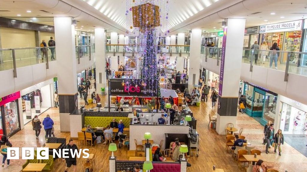 Harlow Council buys Harvey Centre for £21m - BBC News