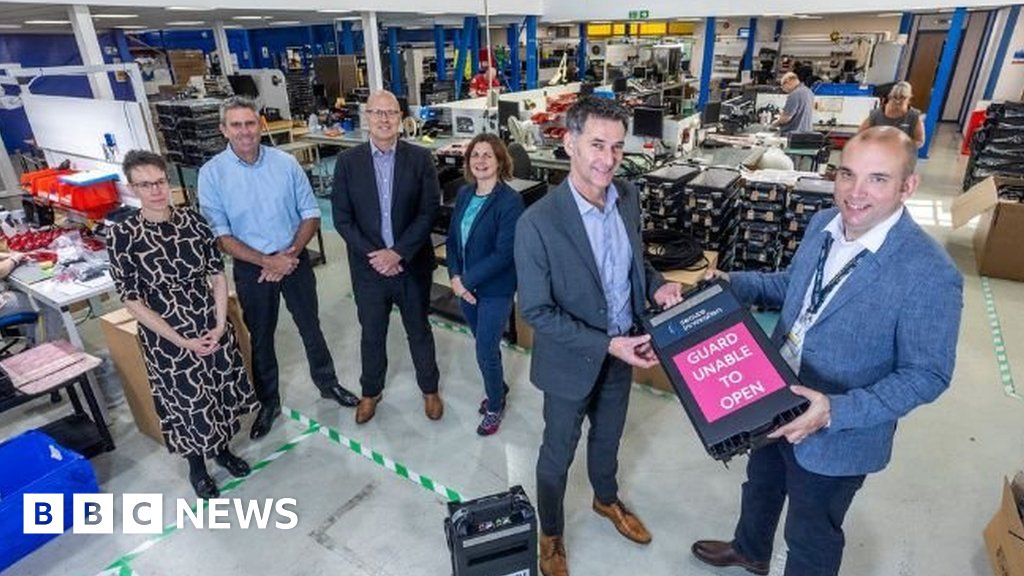 Cornish tech company eyes global growth with £600k investment - BBC News