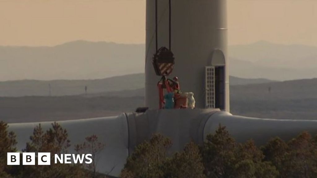 Community renewable energy projects 'at risk' claim - BBC News