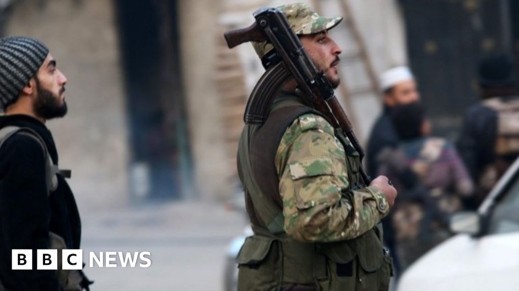 Aleppo battle: Rebels on brink amid rapid losses - BBC News