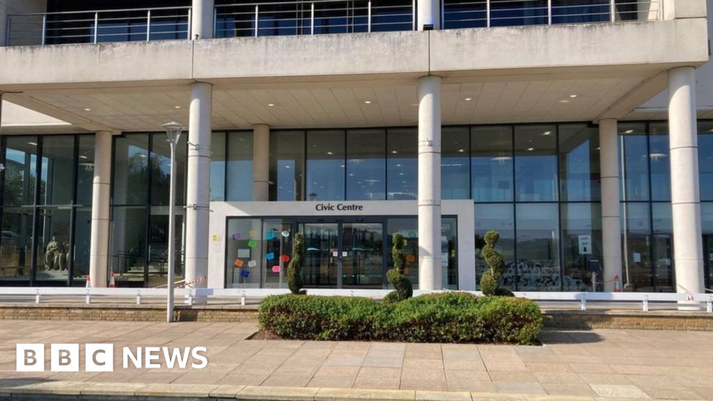 Harlow: Labour takes seat from Tories in by-election - BBC News