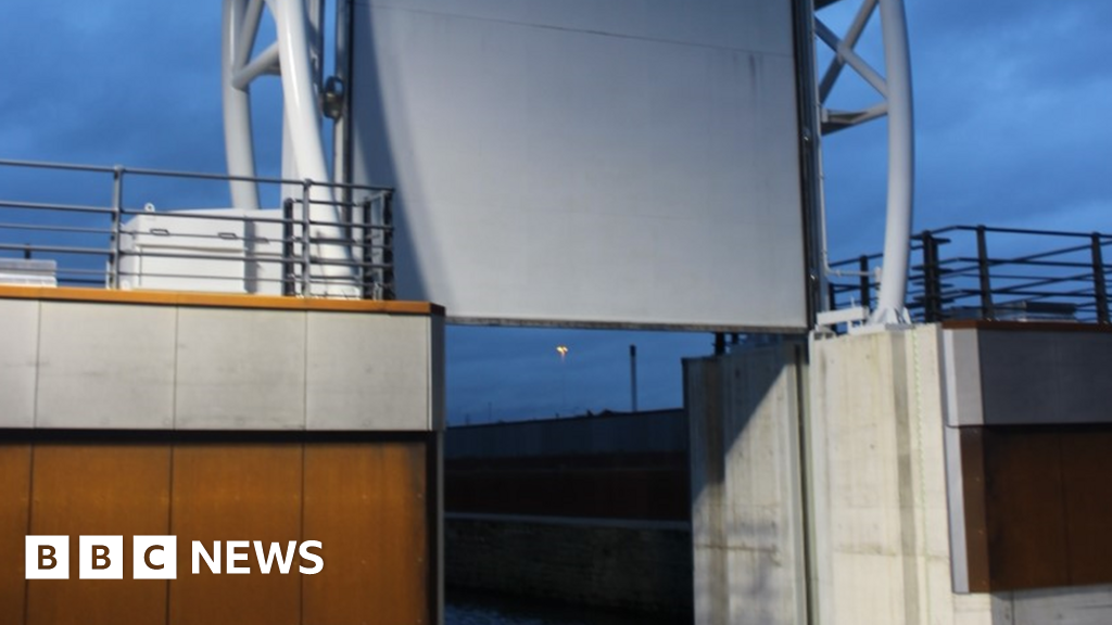 Rotherham flooding: New £4m canal barrier opened - BBC News