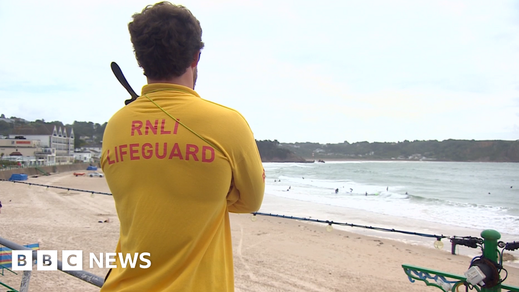 Jersey RNLI lifeguard patrols end for the winter season - BBC News