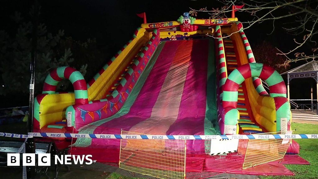 Eyewitness at Woking fairground: 'It looked so dangerous' - BBC News