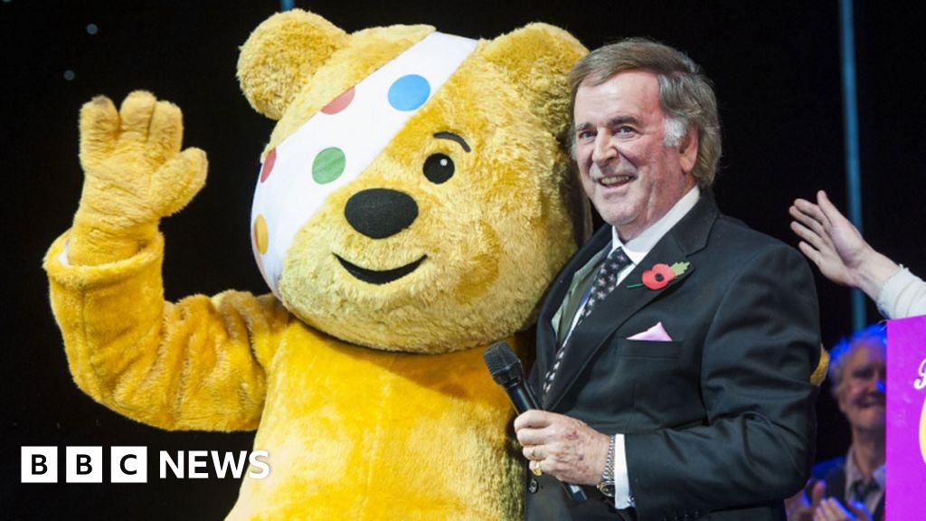 Children in Need opens with Sir Terry Wogan tribute - BBC News