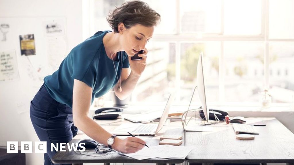 Four-day working week trial urged for Welsh public services - BBC News