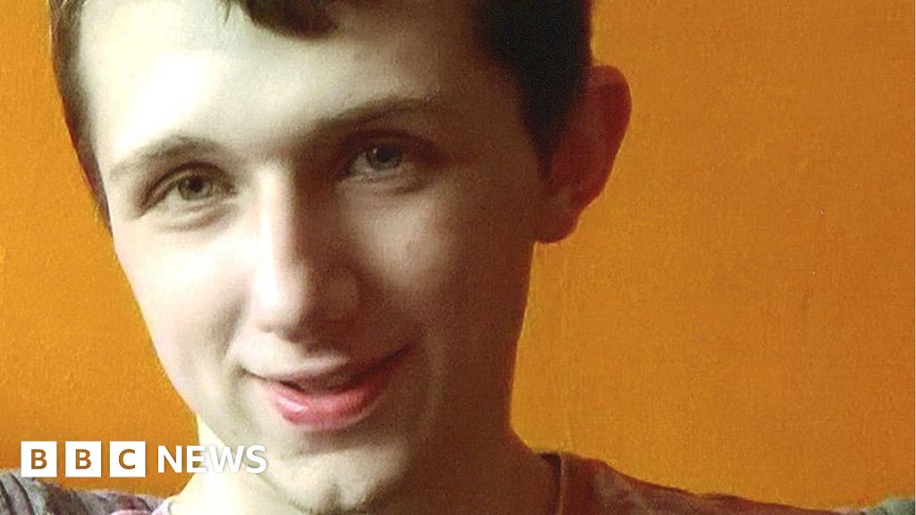 Trump death plot: Michael Sandford returns home to Surrey - BBC News