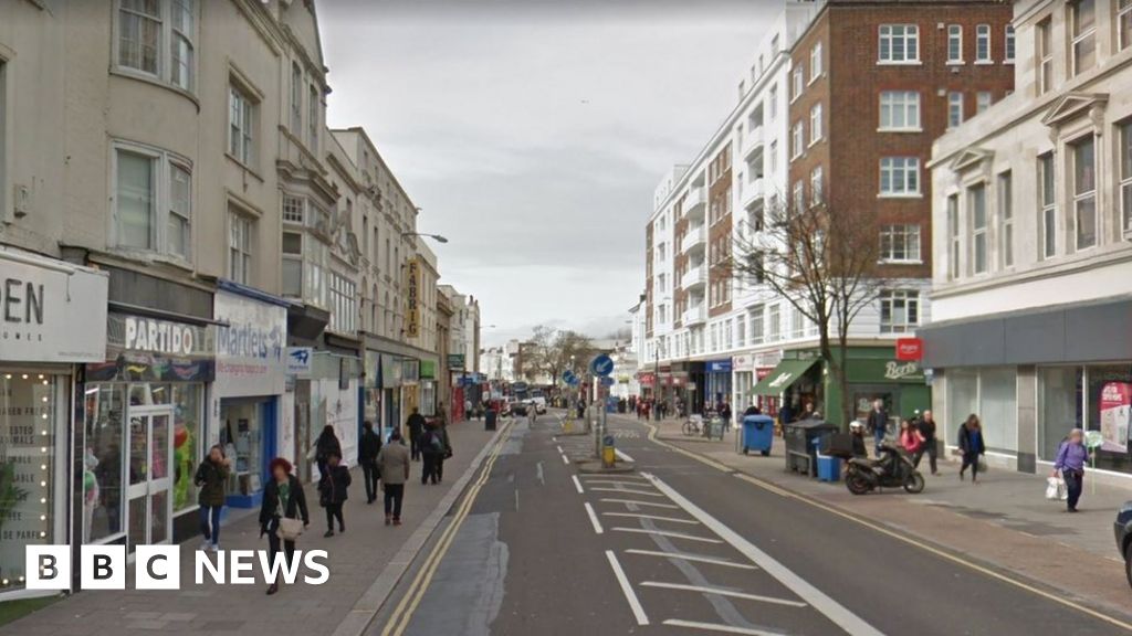 Witness appeal after Brighton Boxing Day double stabbing - BBC News