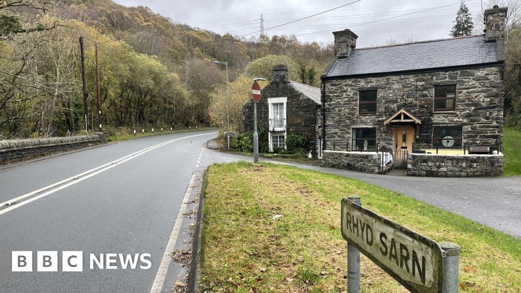 Speed: Gwynedd village concern after seven A496 crashes - BBC News