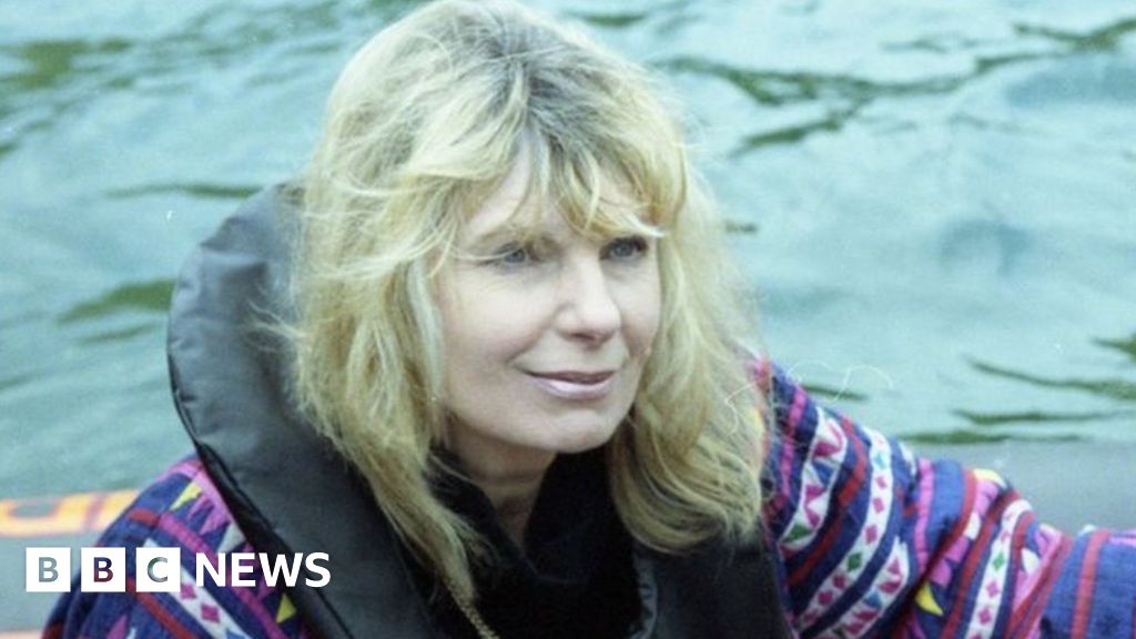 Carla Lane dies: Stars pay tribute to TV sitcom writer - BBC News