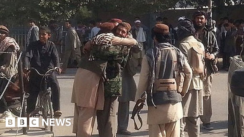 Taliban triumph in capture of Kunduz - BBC News