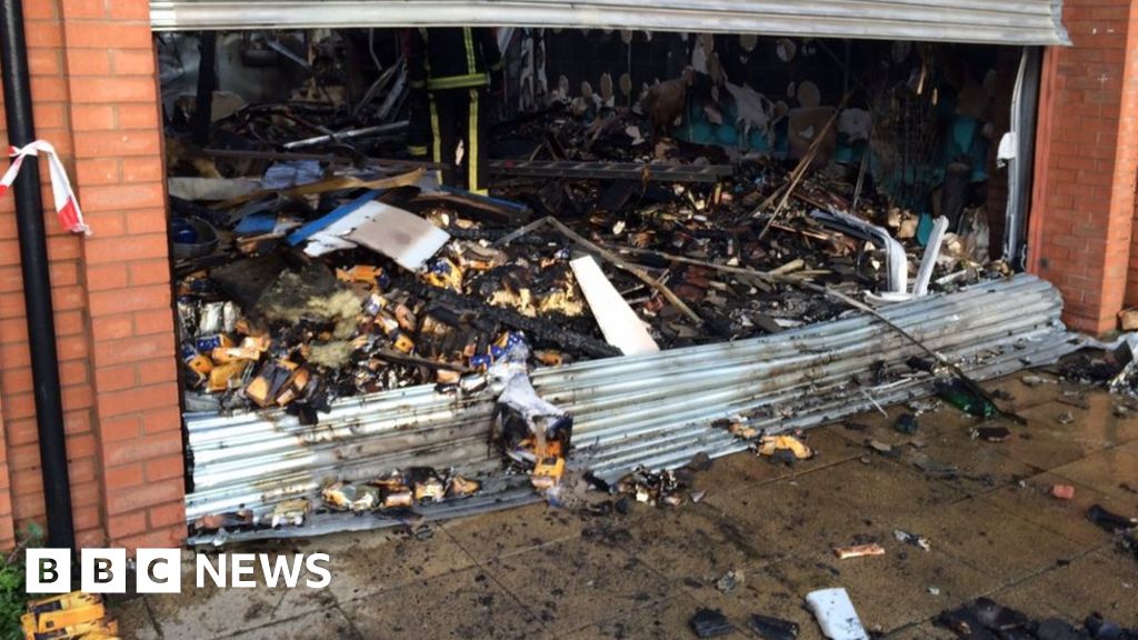 'Arson attack' destroys Polish shop in Coventry - BBC News