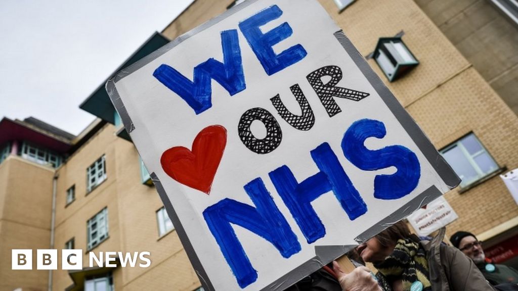 Junior doctors dispute: Fourth strike hits NHS in England - BBC News