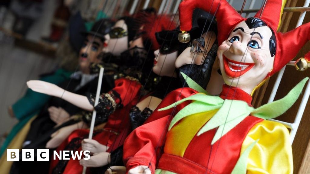 Your pictures: Puppets - BBC News