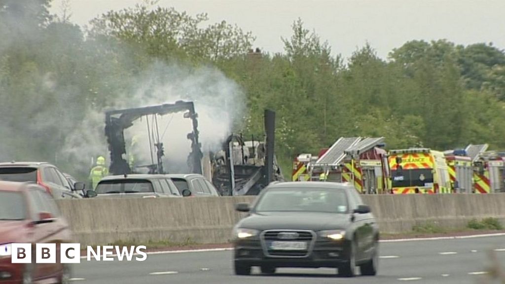 A1 double lorry crash: HGV driver asked to come forward - BBC News