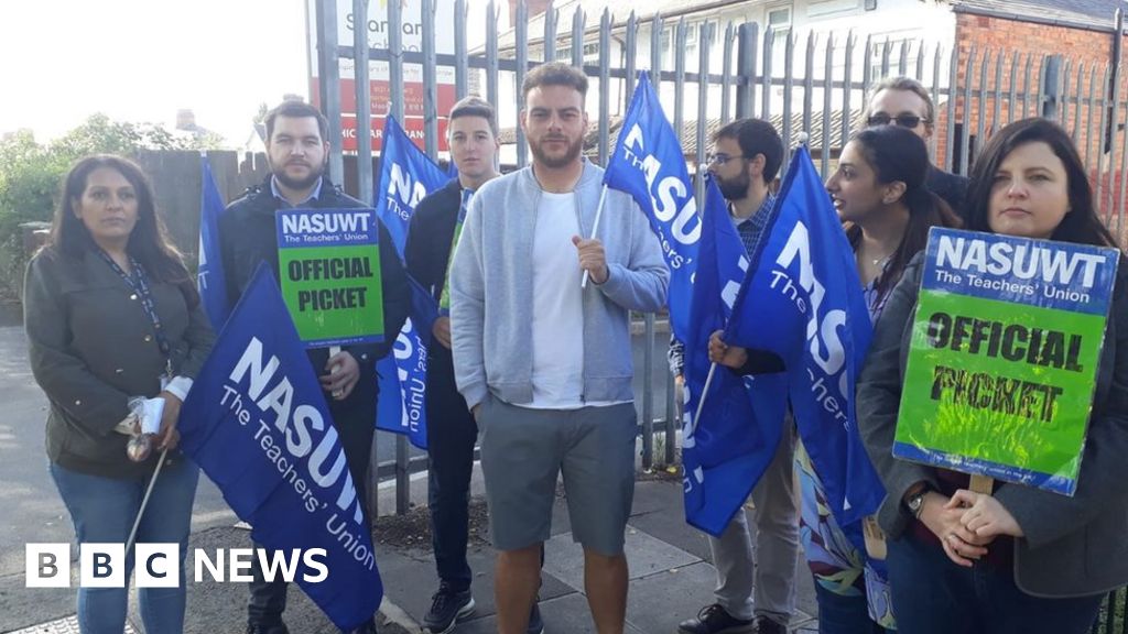 Starbank school teachers strike over violence fears - BBC News
