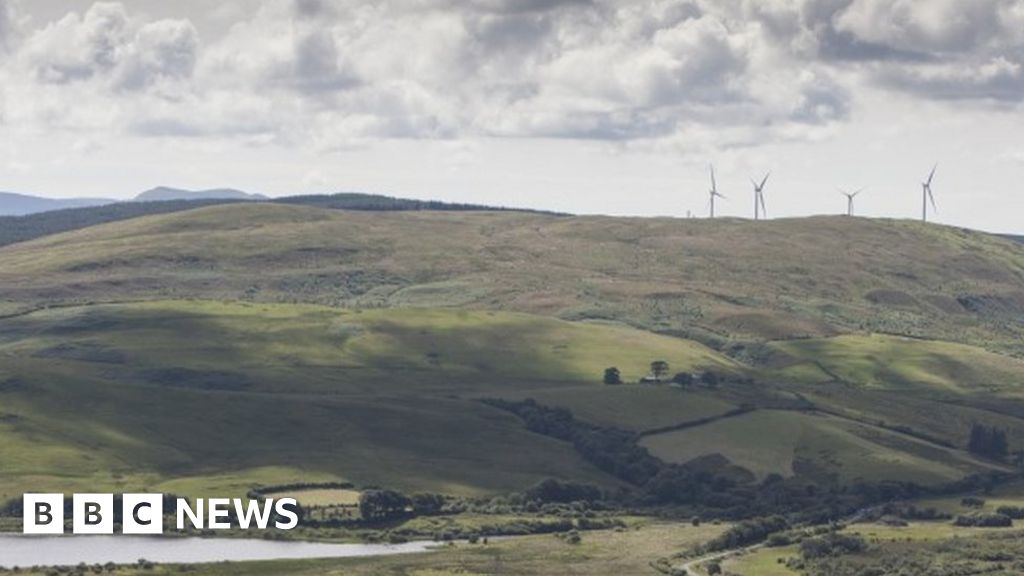 New wind farm opens on Dersalloch Hill in South Ayrshire - BBC News