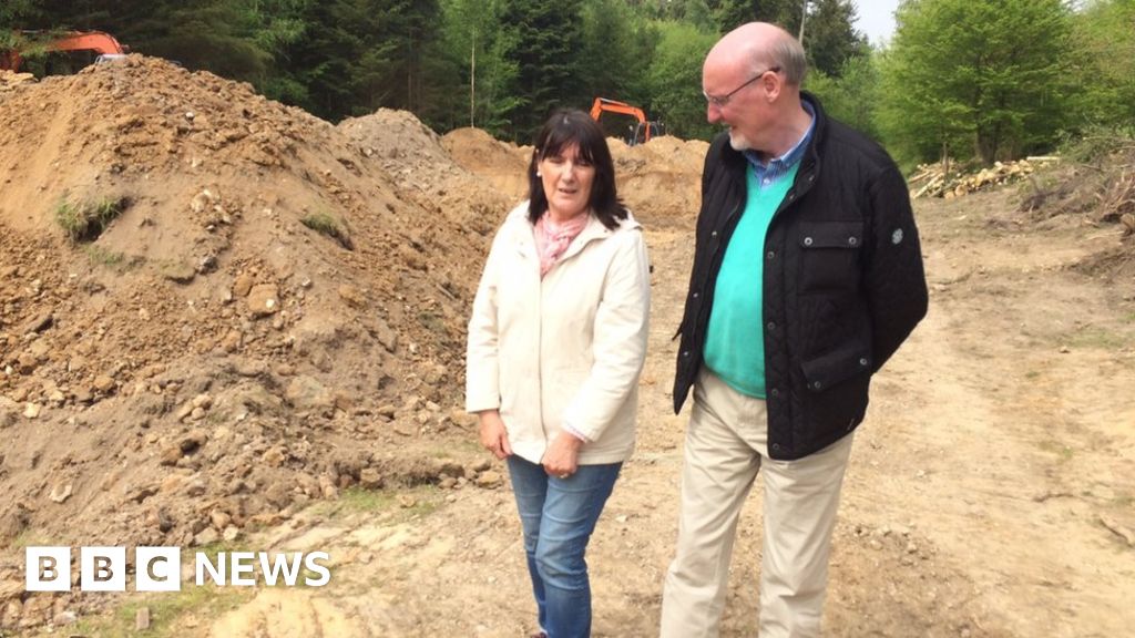 Seamus Ruddy: Sister arrives at Disappeared dig site - BBC News
