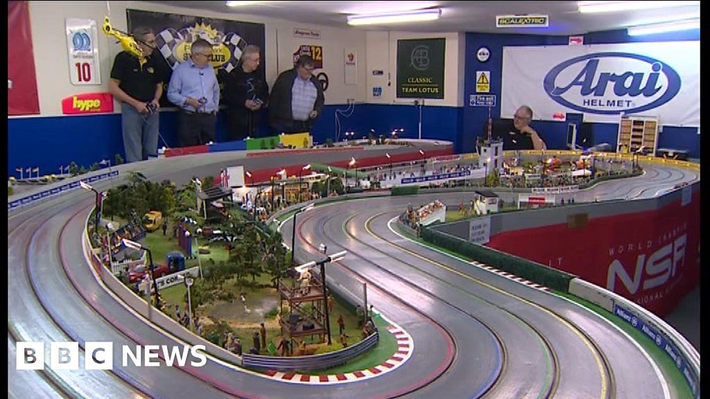 Scalextric club's 97ft racing circuit in Norfolk - BBC News