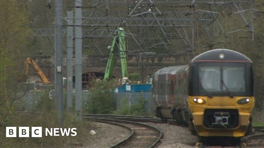 Northern rail strike to go ahead after talks fail - BBC News