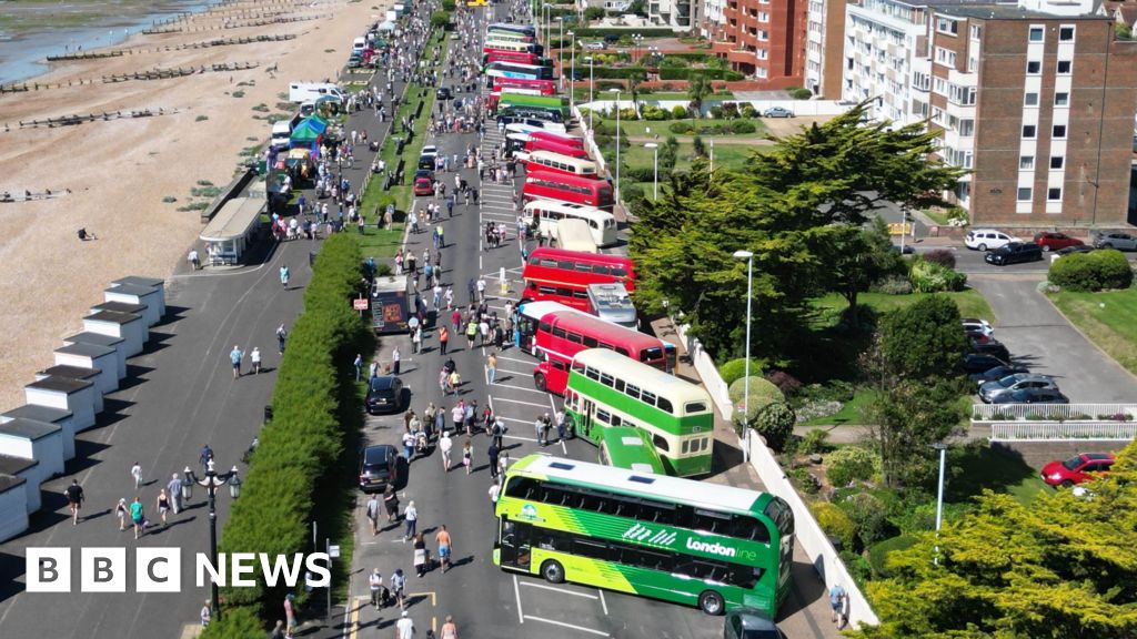 Worthing bus rally cancelled as 'not financially viable' - BBC News