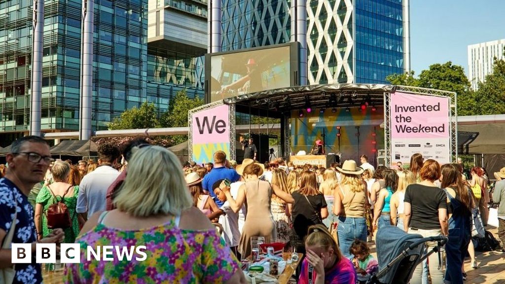 Creative events in Salford get £750k Arts Council grant - BBC News