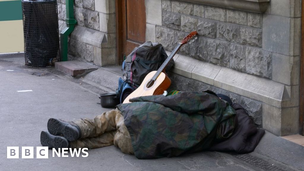 Passers-by 'afraid' to speak to homeless