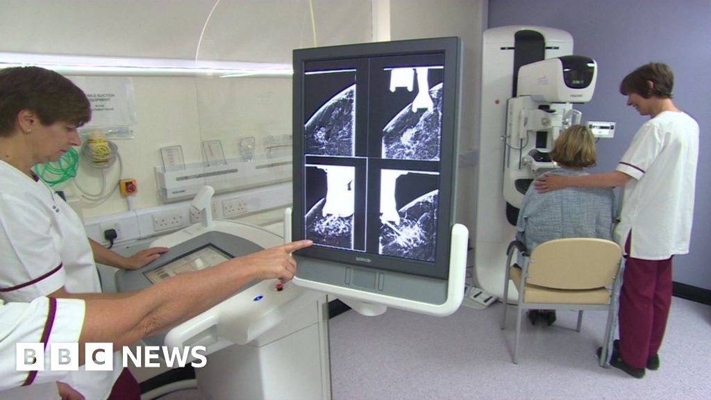 Early-stage cancer 'missed in thousands of cases' - BBC News