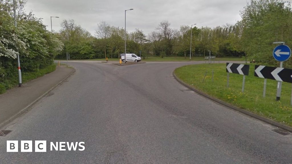 Motorcyclist killed in Daventry roundabout crash - BBC News