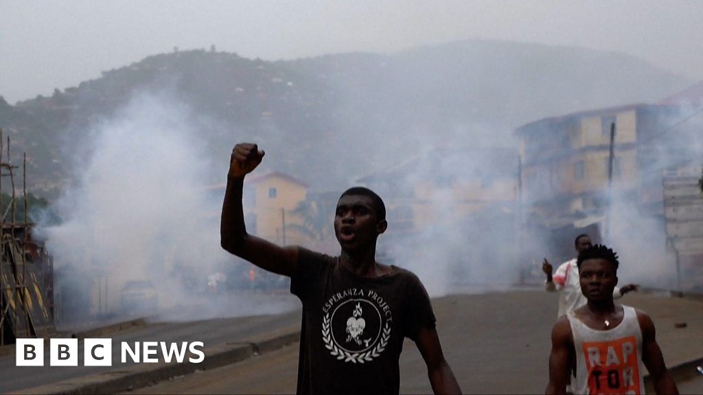 Sierra Leone: Violent protests in Freetown over cost of living - BBC News
