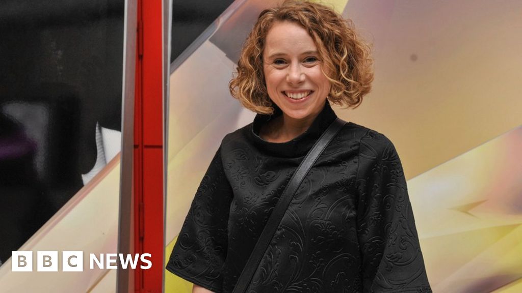 Shakespeare's Globe: Michelle Terry named as new director - BBC News