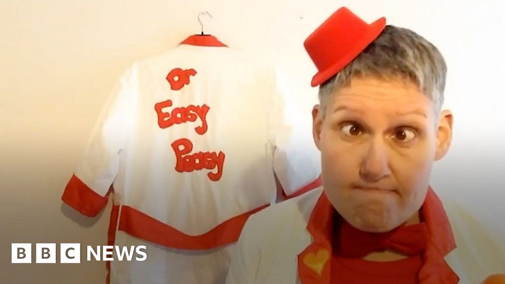 Covid: The Giggle Doctors bringing joy during the pandemic - BBC News