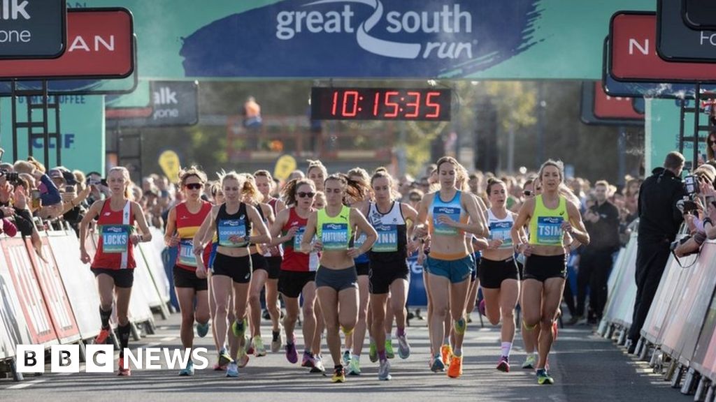 Great South Run: 20,000 set to compete in Portsmouth - BBC News