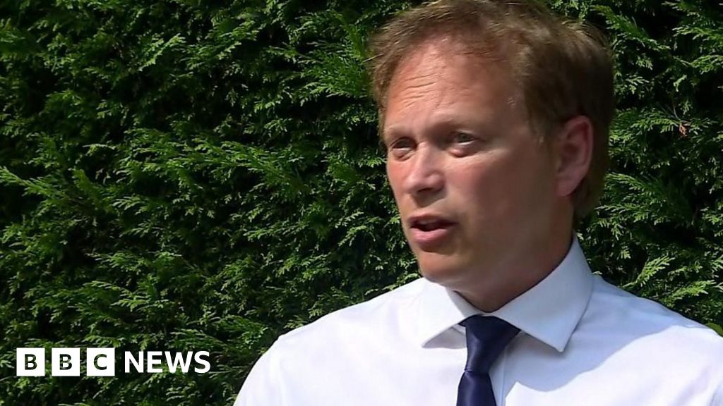 Grant Shapps on Aberdeenshire train crash near Stonehaven - BBC News