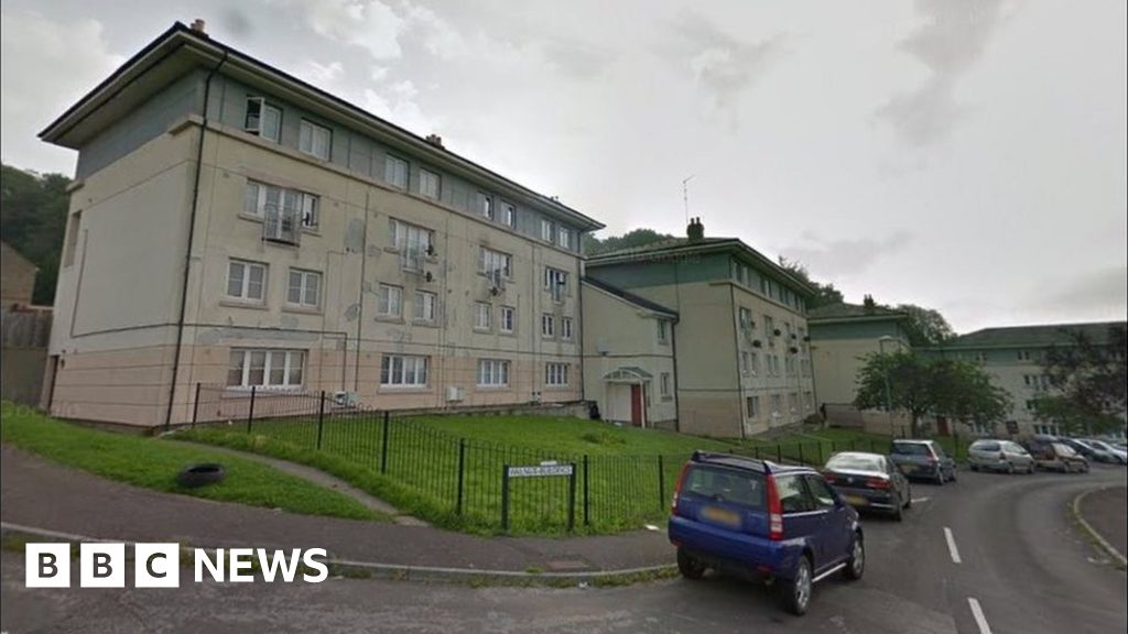 Families moved from Radstock flats over fire risk - BBC News