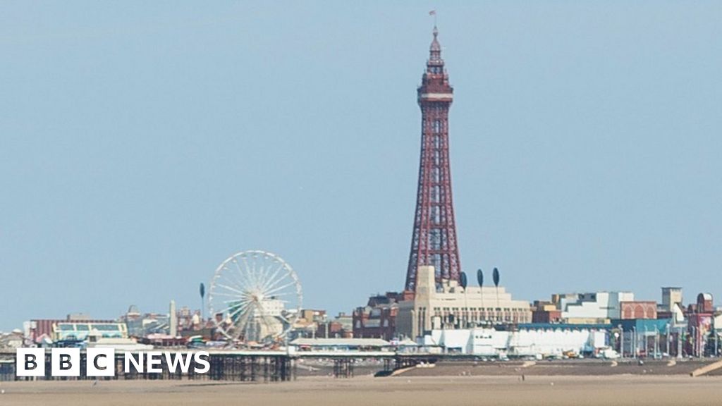 Blue Flag beach awards: Blackpool among England's 68 top resorts - BBC News