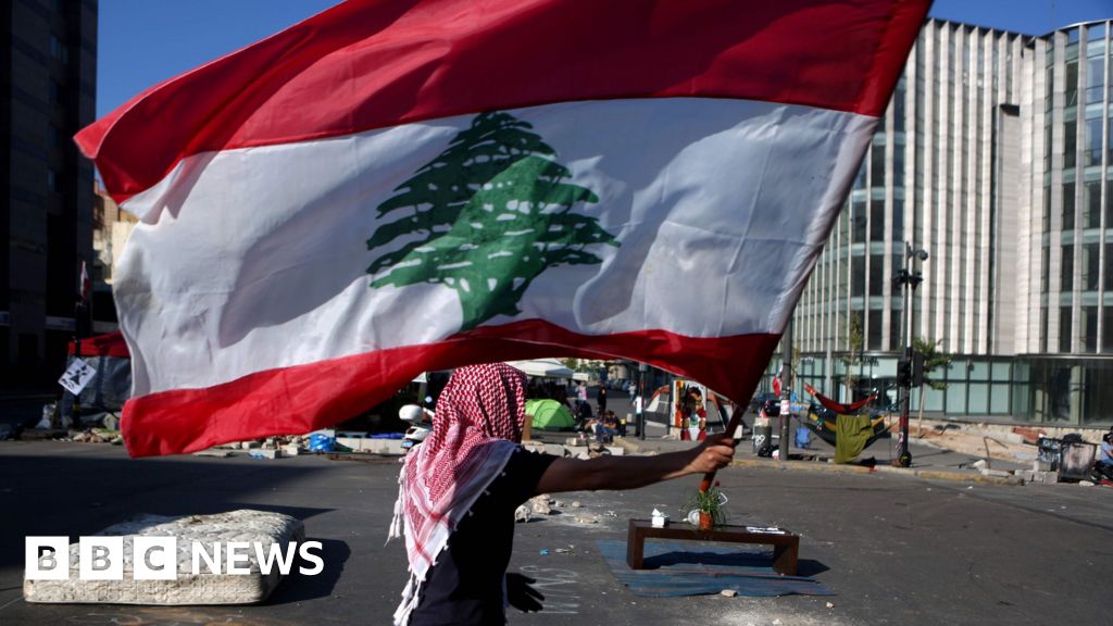 Lebanon crisis: President asks Hariri to stay on as caretaker PM - BBC News