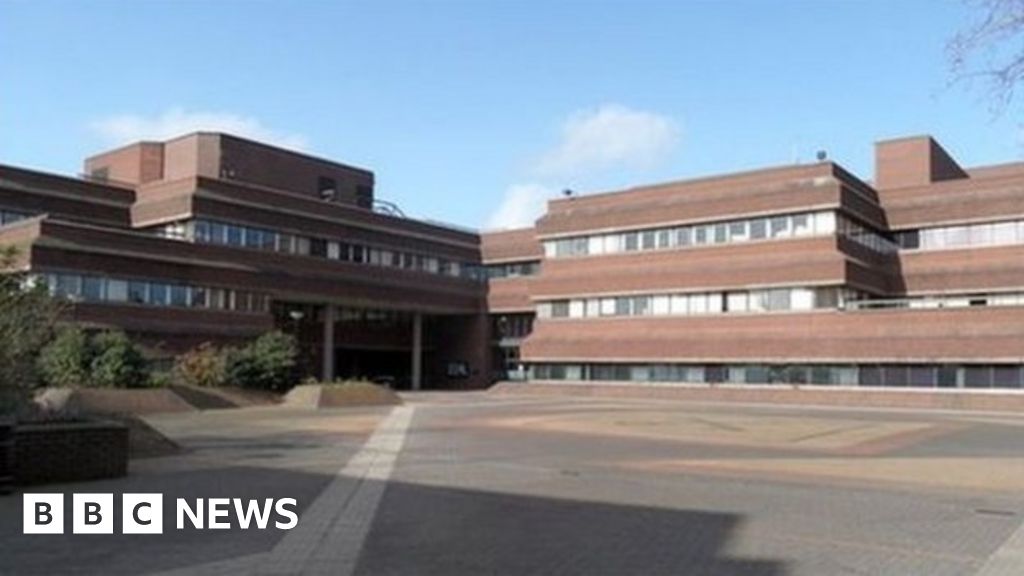 Wolverhampton Civic Centre's £22m revamp approved - BBC News
