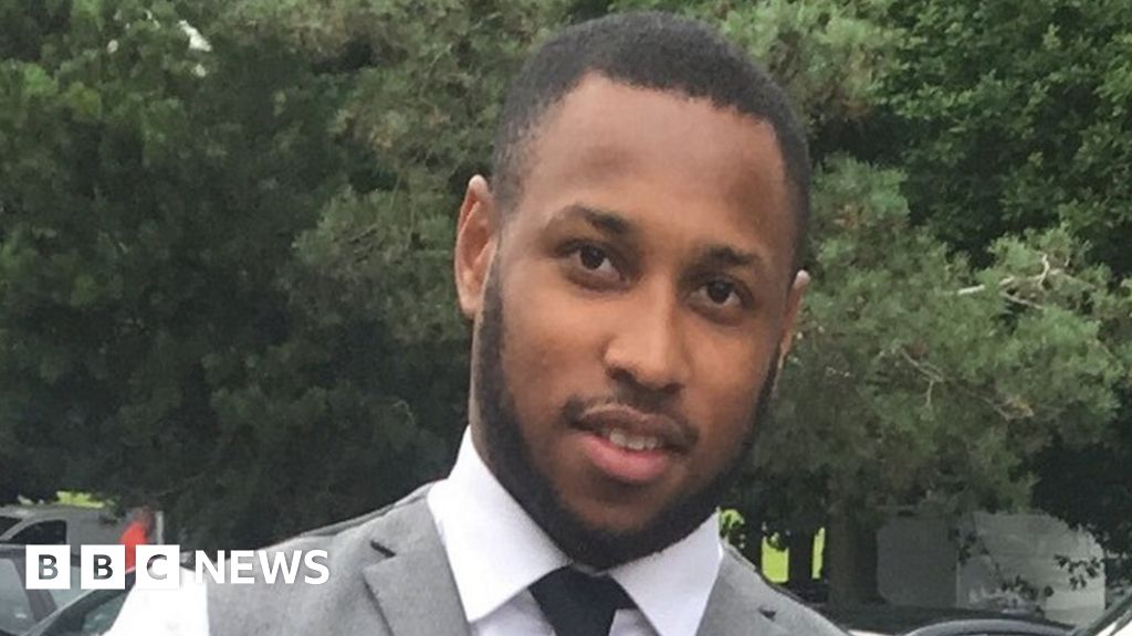 Murder charge over Manchester city centre mass brawl - BBC News