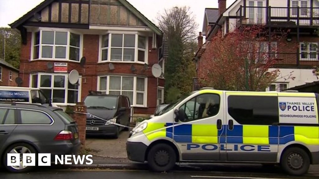 Three on trial over alleged terror plot using knives - BBC News