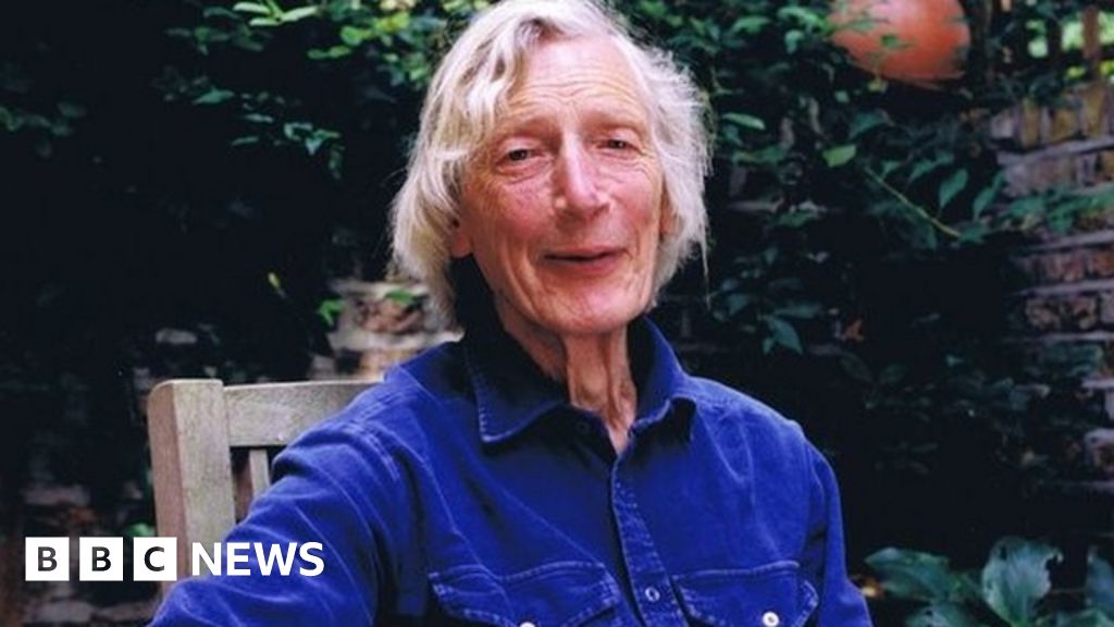 Carnegie winning children's author Peter Dickinson dies - BBC News