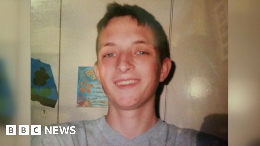 HMP Lincoln prisoner 'self-harmed' before death, inquest hears - BBC News