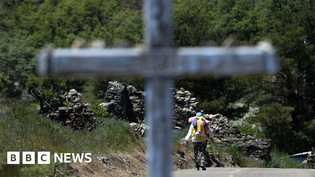 Spain police find body of US hiker near Camino de Santiago trail - BBC News
