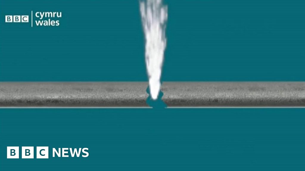Why have mains water pipes burst in Wales?