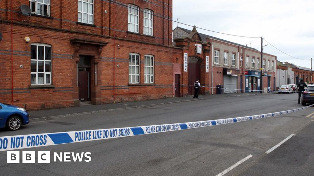 Lurgan murder: Man arrested after death in town - BBC News